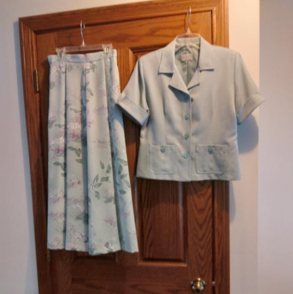 Koret | Skirts | Koret Petites Pastel Green Flowery Skirt Suit | Poshmark